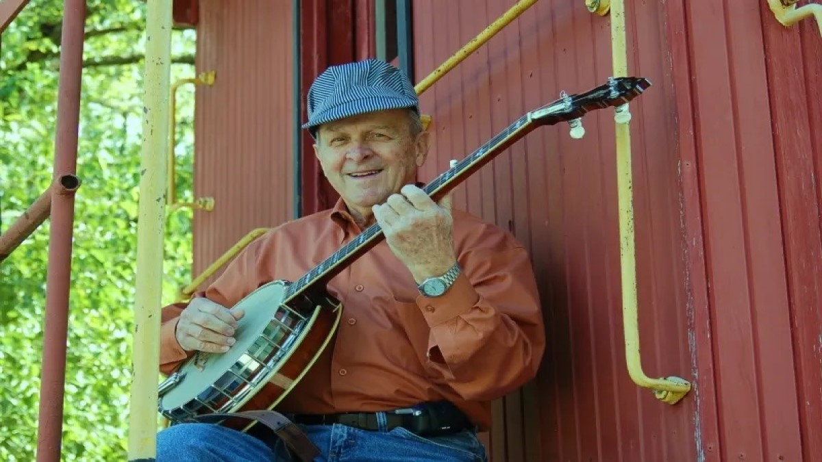 Bluegrass behavior: Indiana Uplander recognized by governor for ...